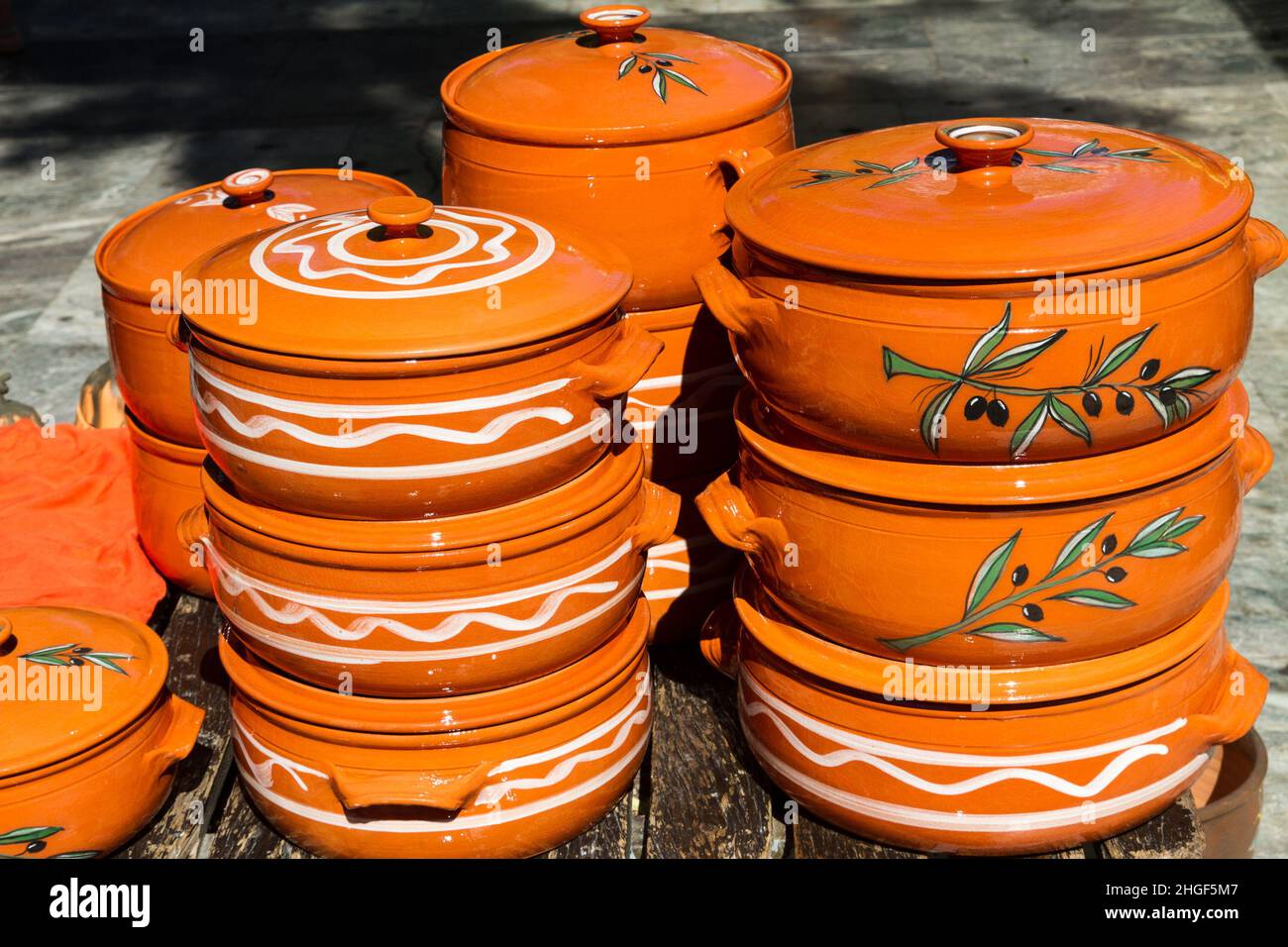 Ceramic cooking pots hi-res stock photography and images - Alamy