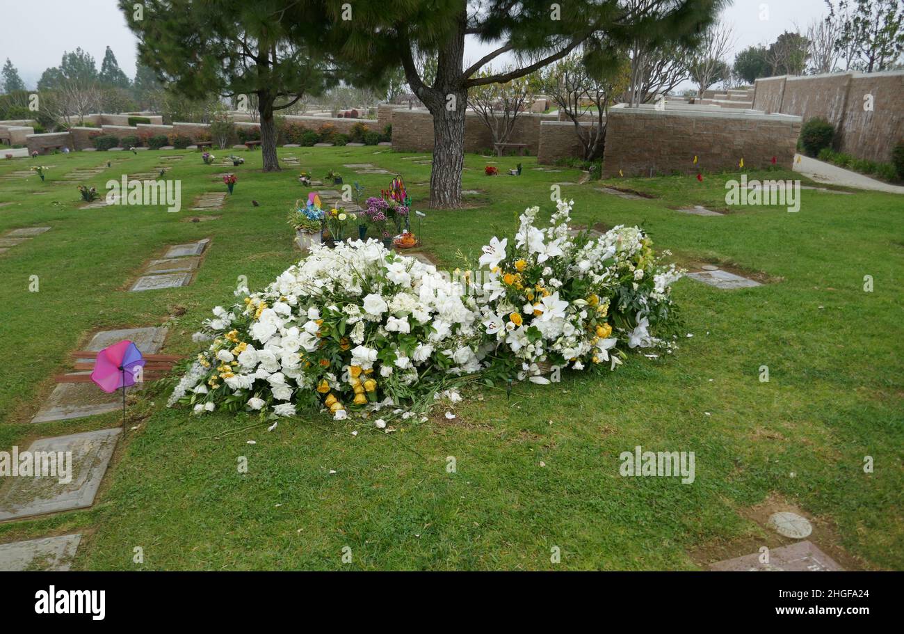 Los Angeles, California, USA 19th January 2022 Actor/comedian Bob Saget's Grave in Gardens of ...
