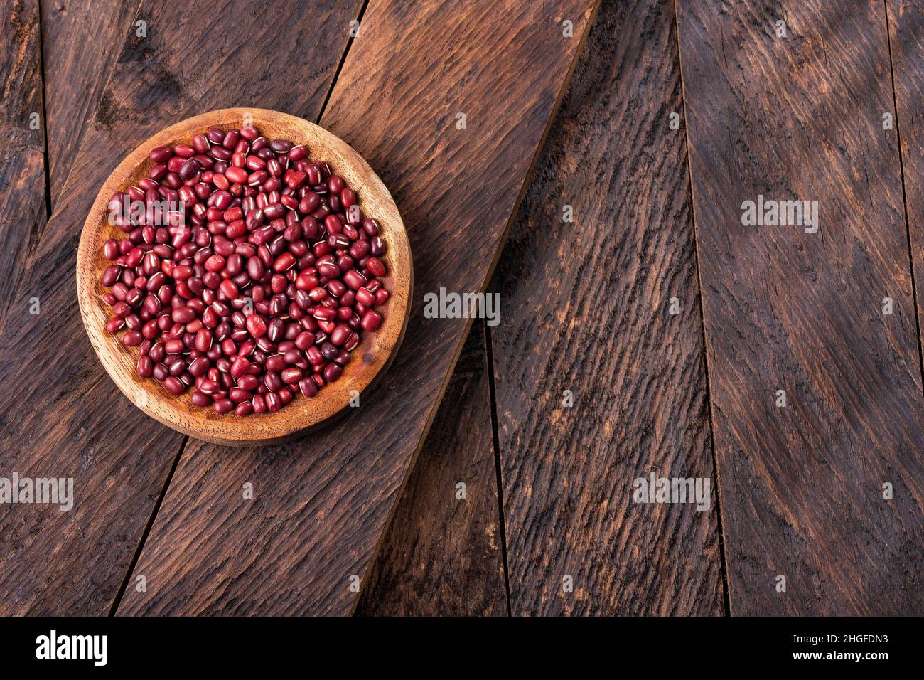 Vigna angularis - Raw red adzuki beans in the bowl Stock Photo - Alamy