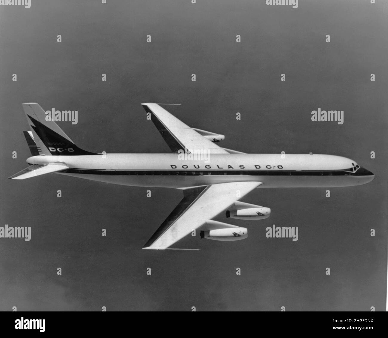 Douglass DC-8 in flight Stock Photo - Alamy