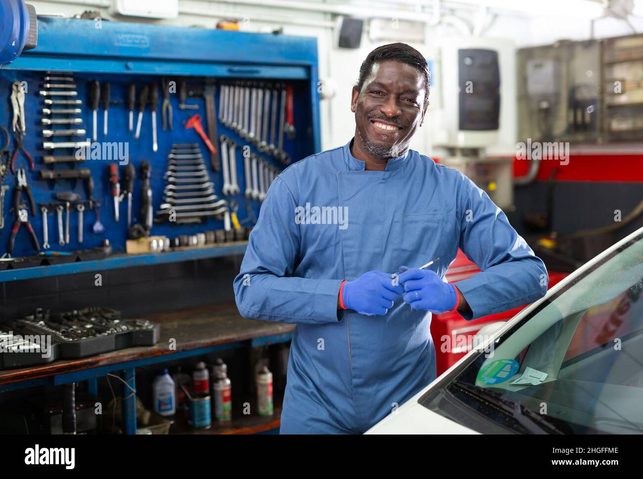 Portrait of african male mechanician posing in workshop Stock Photo - Alamy