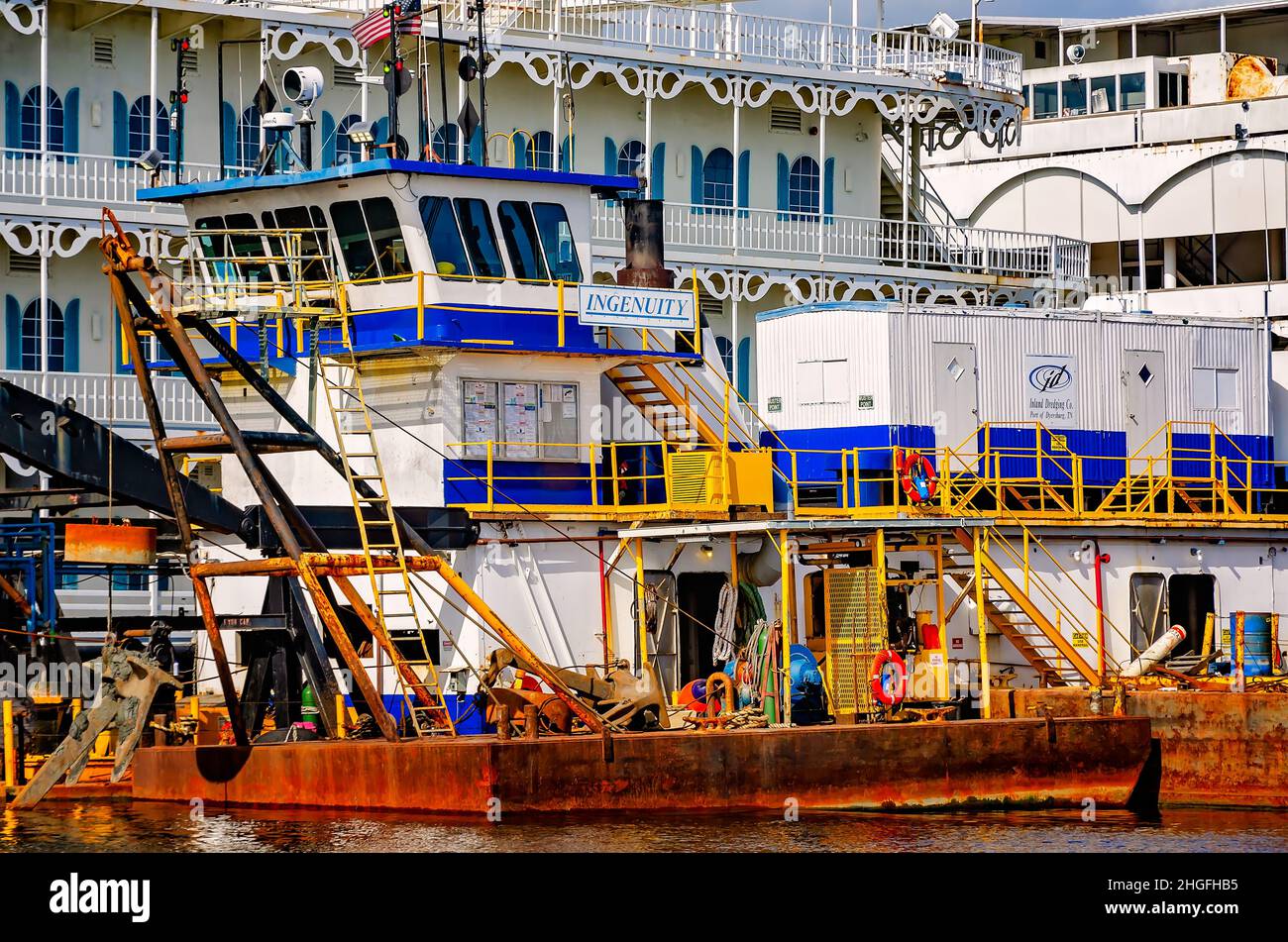Dredging vessel gulf hi-res stock photography and images - Alamy