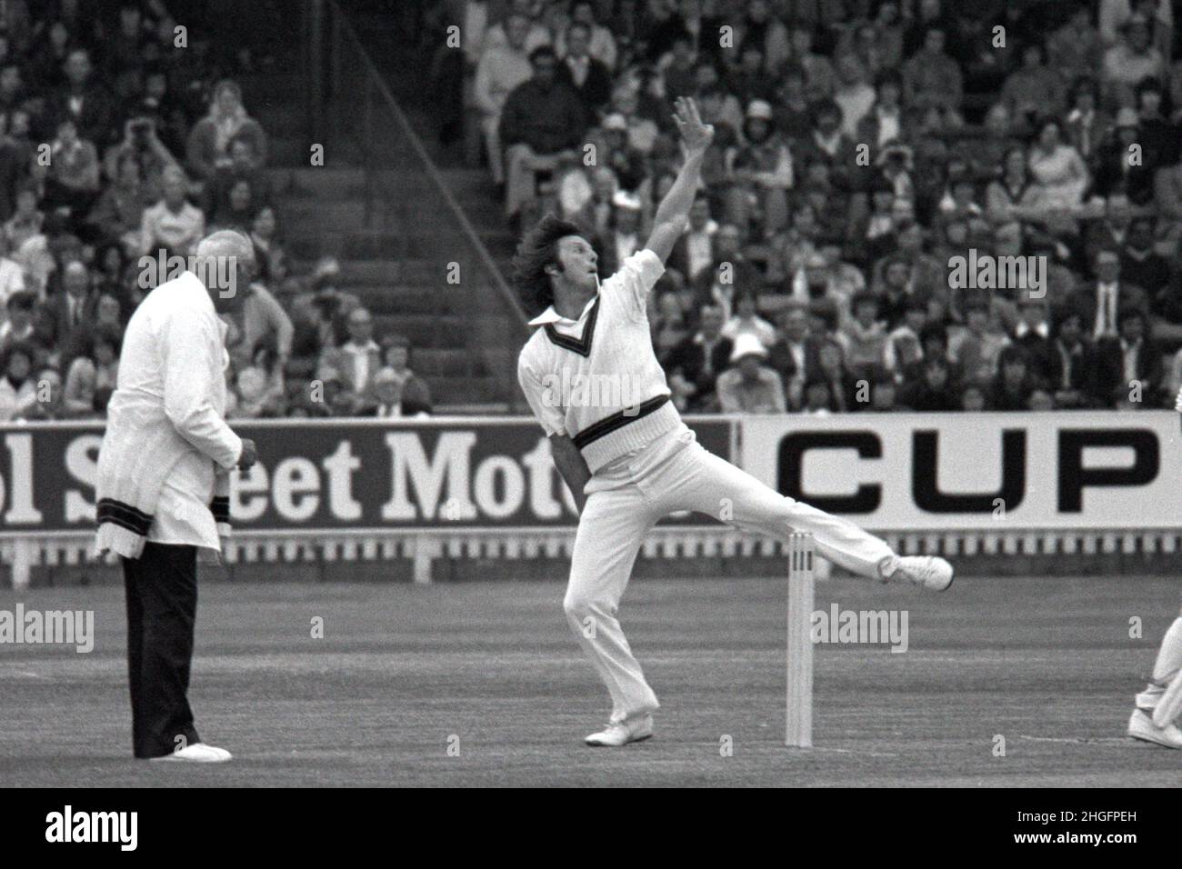 Australian fast bowler jeff thomson hi-res stock photography and images ...