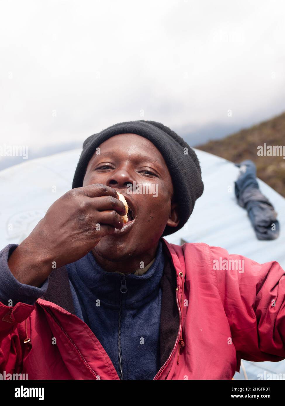 Mountain guide and porter on Mount Kilimanjaro Stock Photo - Alamy