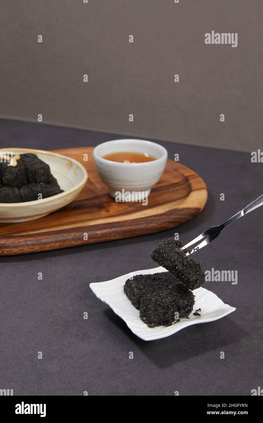 korean traditional dessert, black bean rice cake and Injeolmi Stock ...