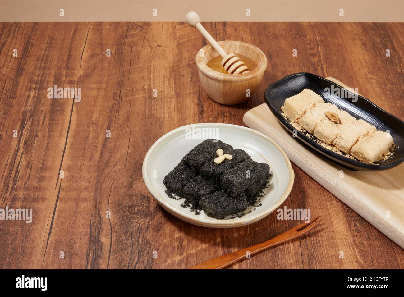 Honey rice cake hi-res stock photography and images - Alamy