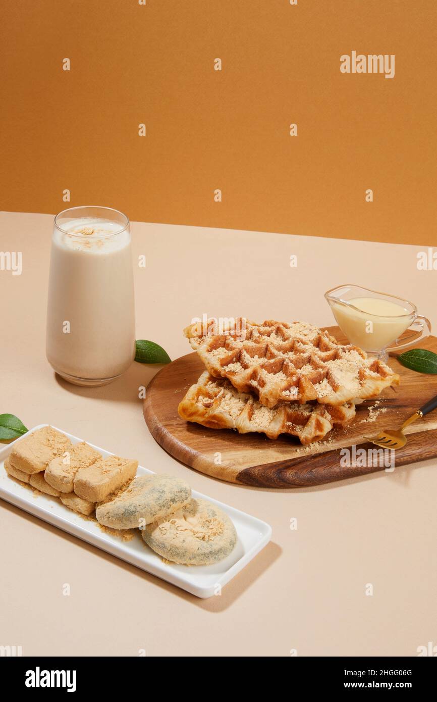 croiffle, cafe latte and Korean rice cake, Injeolmi Stock Photo - Alamy