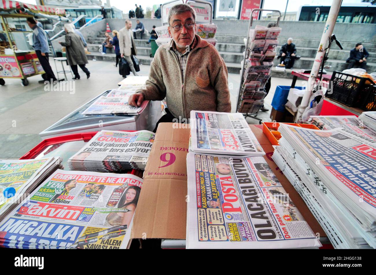Turkish newspaper stand hi-res stock photography and images - Alamy