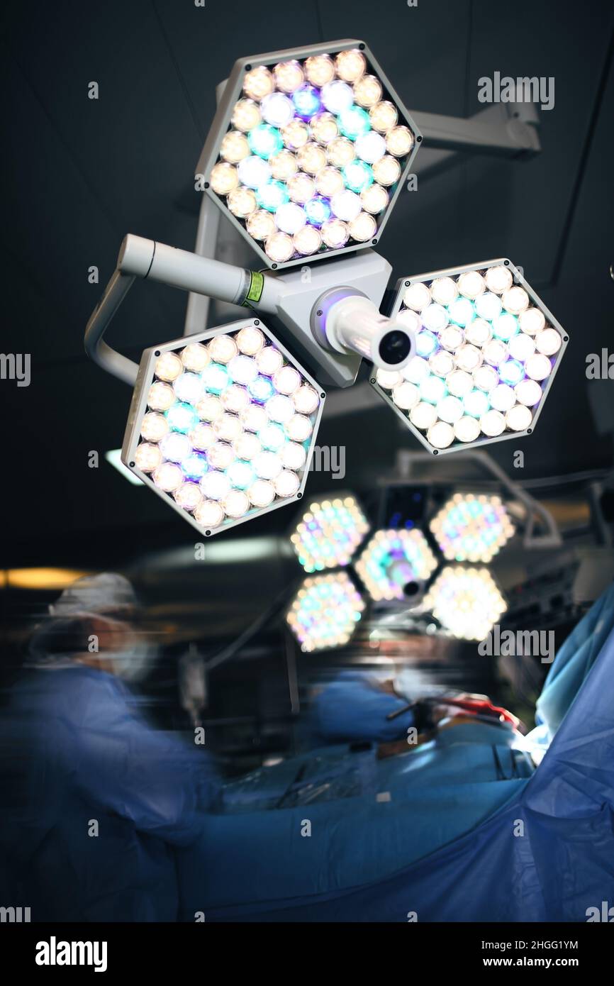 Working surgeons under the shadowless lamp in the surgery room Stock ...