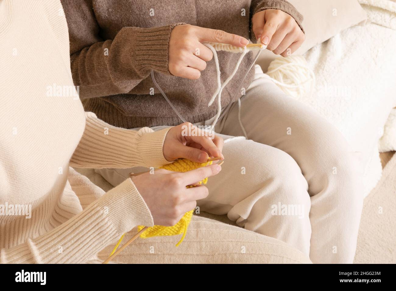 asian korean women best friends enjoying knitting hobby Stock Photo - Alamy