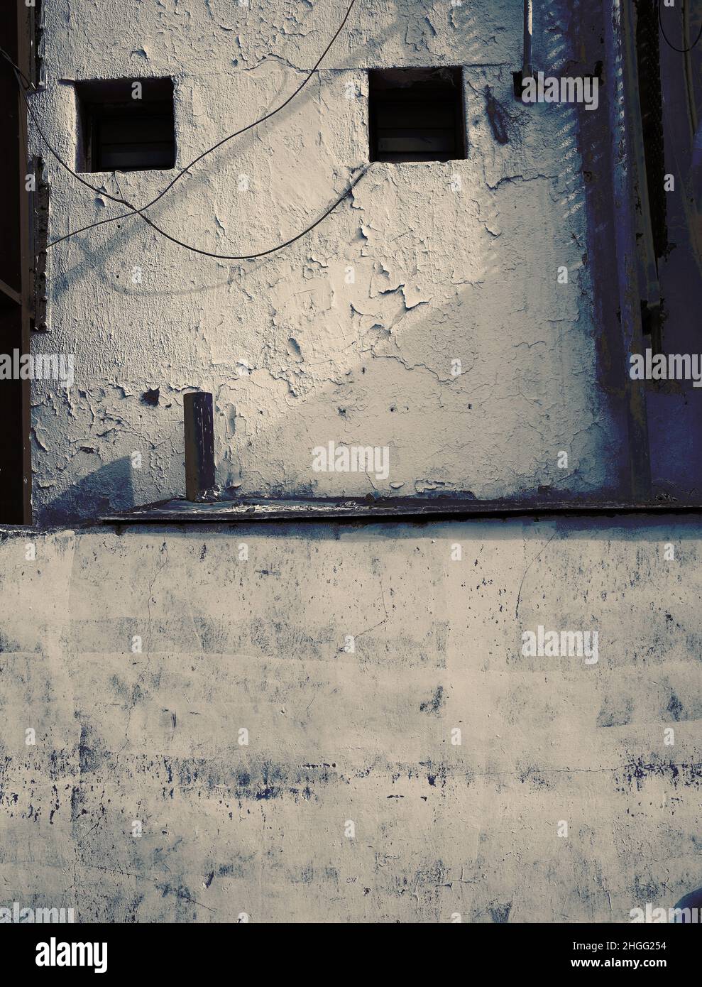 Messy slum house wall as a grunge background Stock Photo - Alamy