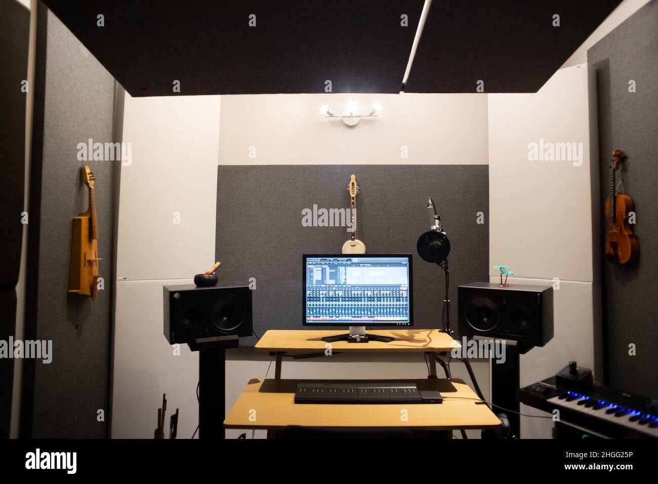 Monitor instrument hi-res stock photography and images - Alamy