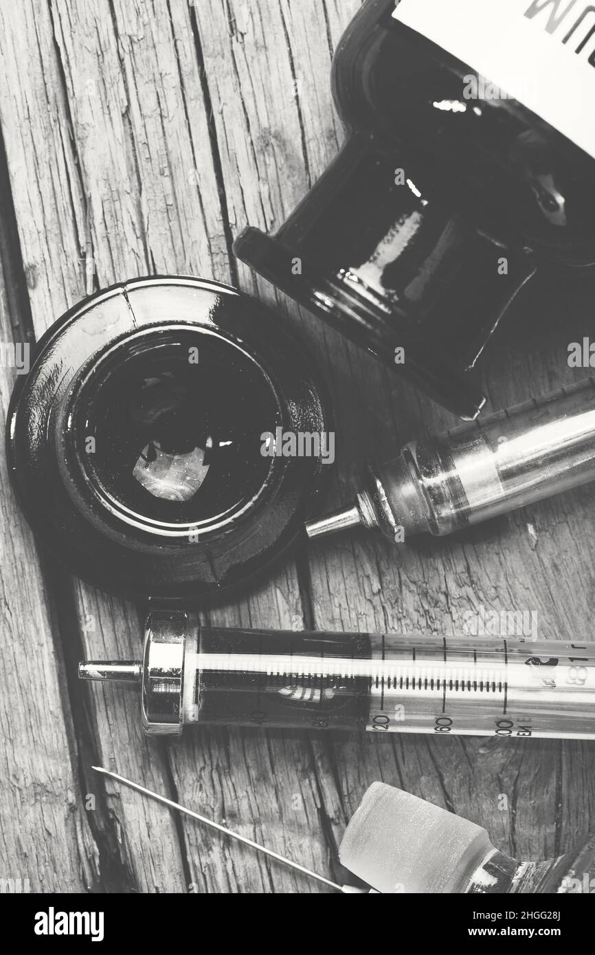 Retro medical objects on the uneven wooden board Stock Photo - Alamy