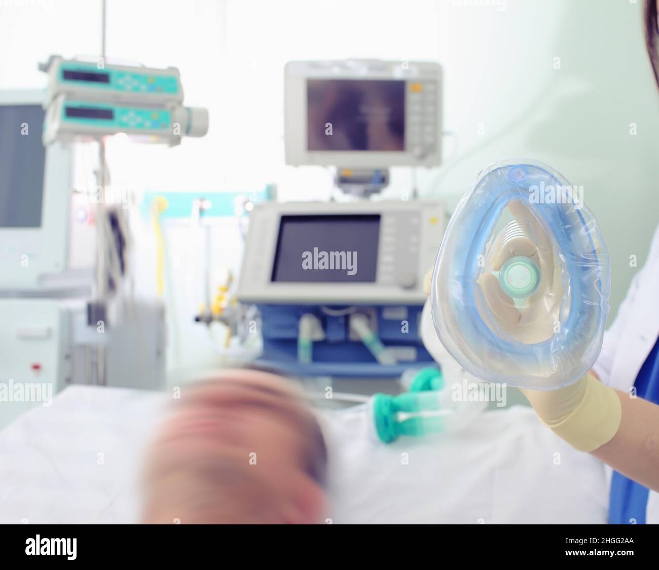 Female doctor holding oxygen mask in the gloved hands next to the ...
