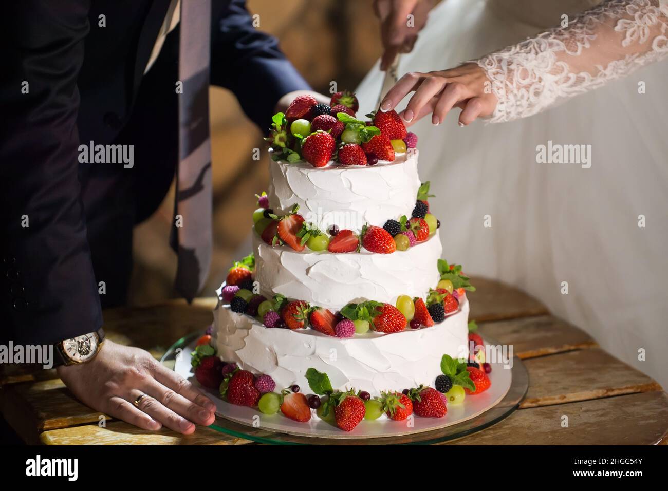 Cutting Wedding Cake High Resolution Stock Photography and Images - Alamy
