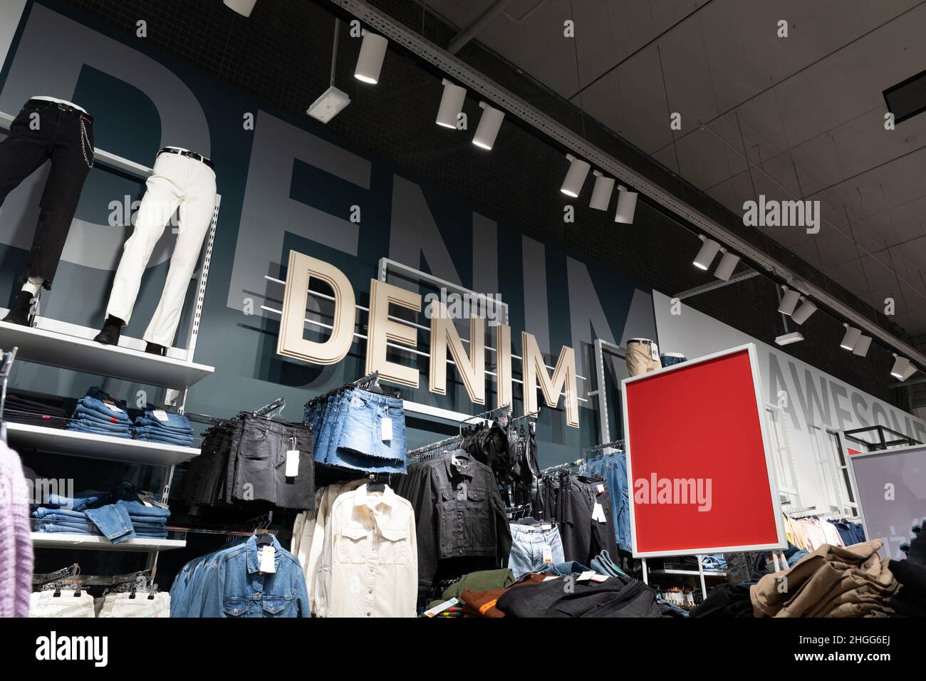 Girls and boys clothes shop hi-res stock photography and images - Alamy