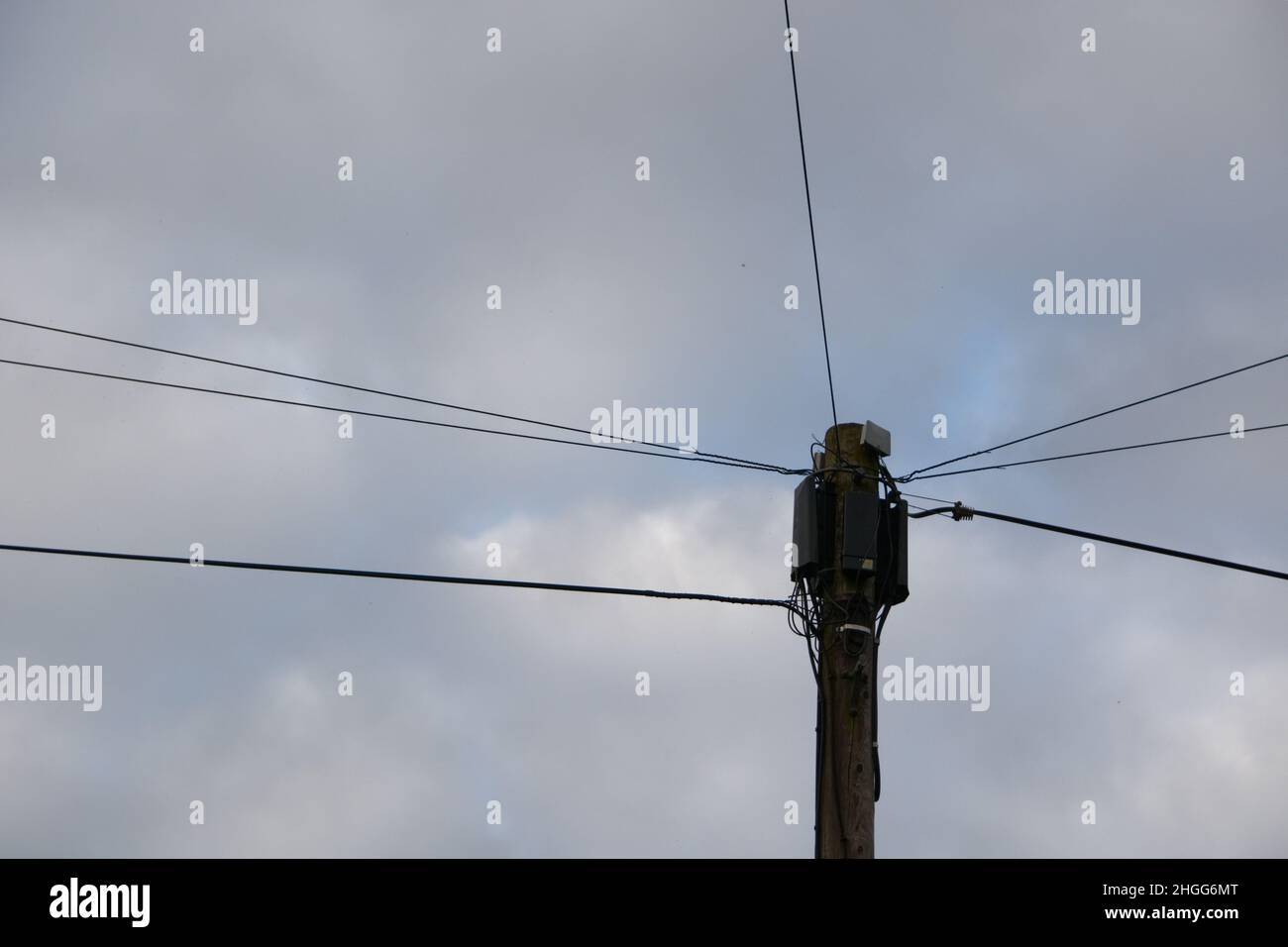 Radiating telephone wires hi-res stock photography and images - Alamy