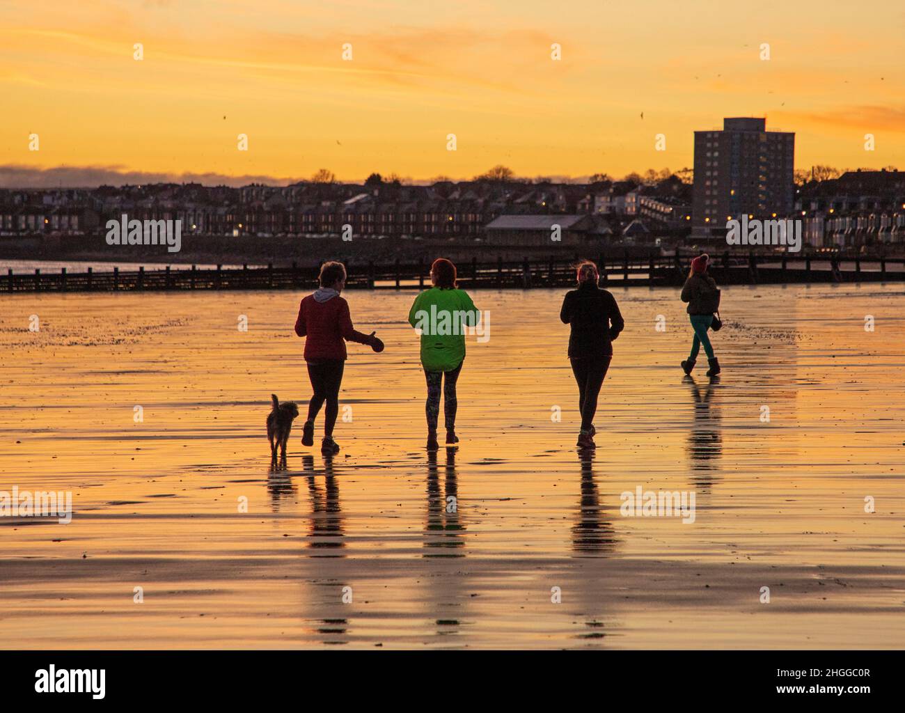 Edinburgh sunrise walking hi-res stock photography and images - Alamy
