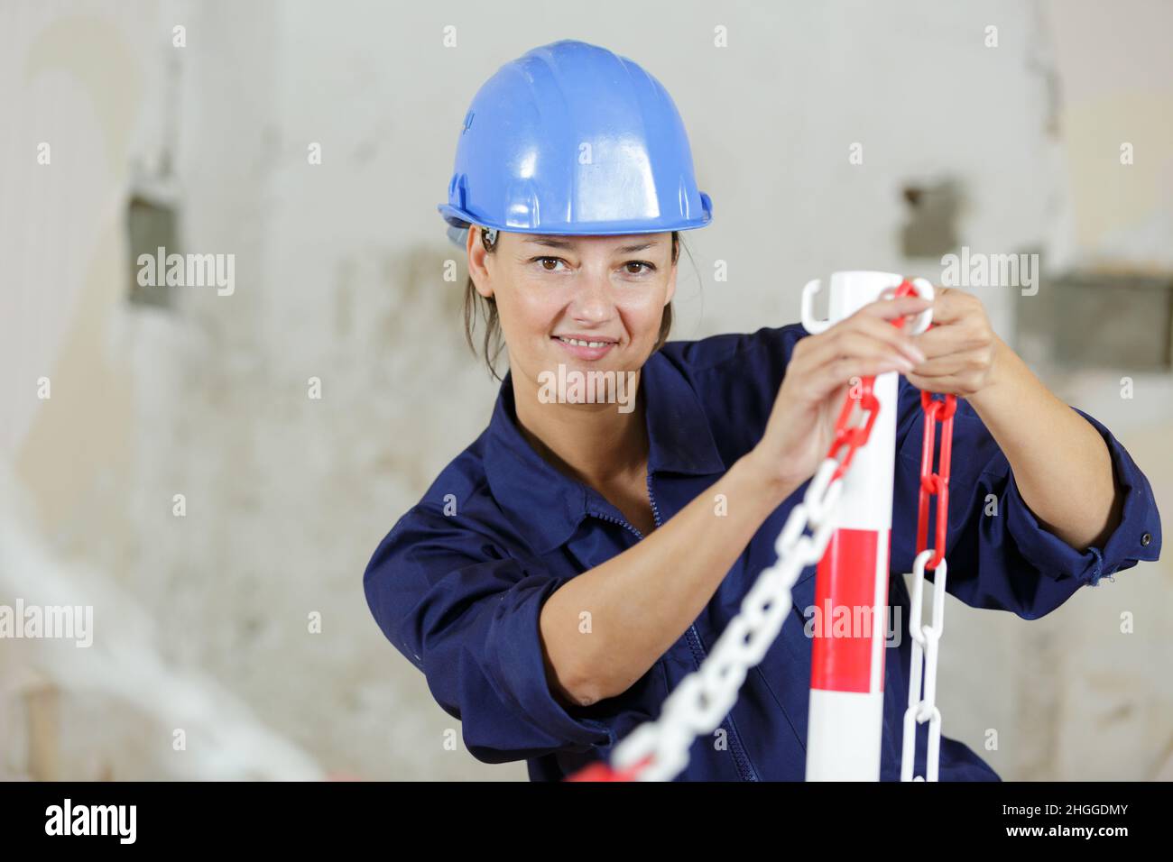 Hands holding chains hi-res stock photography and images - Alamy