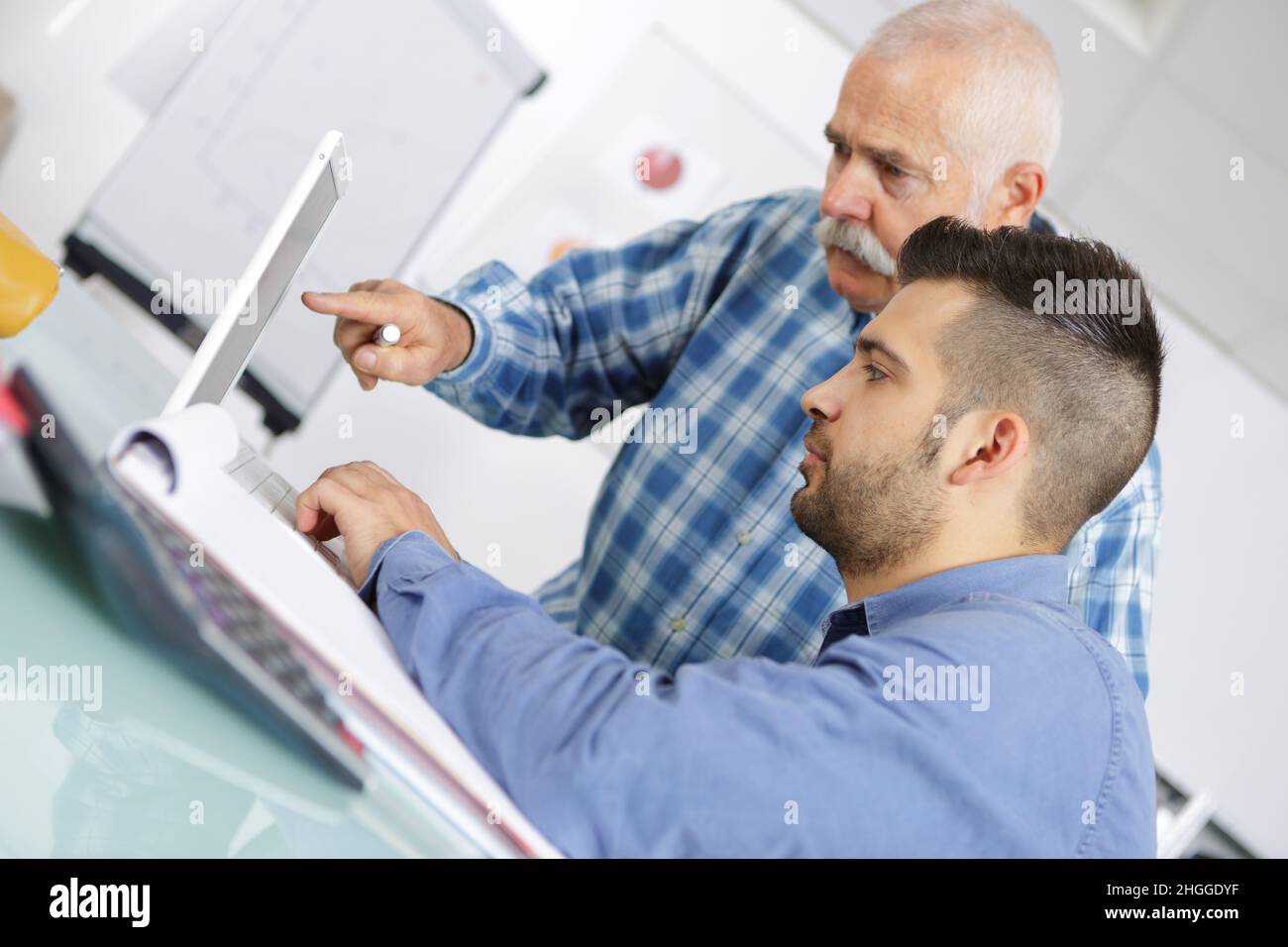 Teacher pointing computer screen student hi-res stock photography and ...