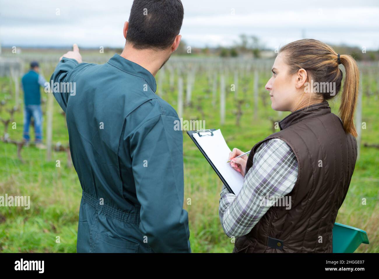 Agriculture workers talking hi-res stock photography and images - Alamy