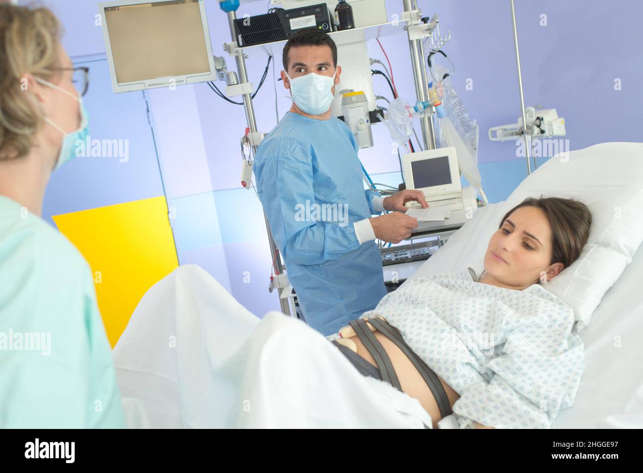 pregnant woman with electronic fetal monitor attached to belly Stock ...
