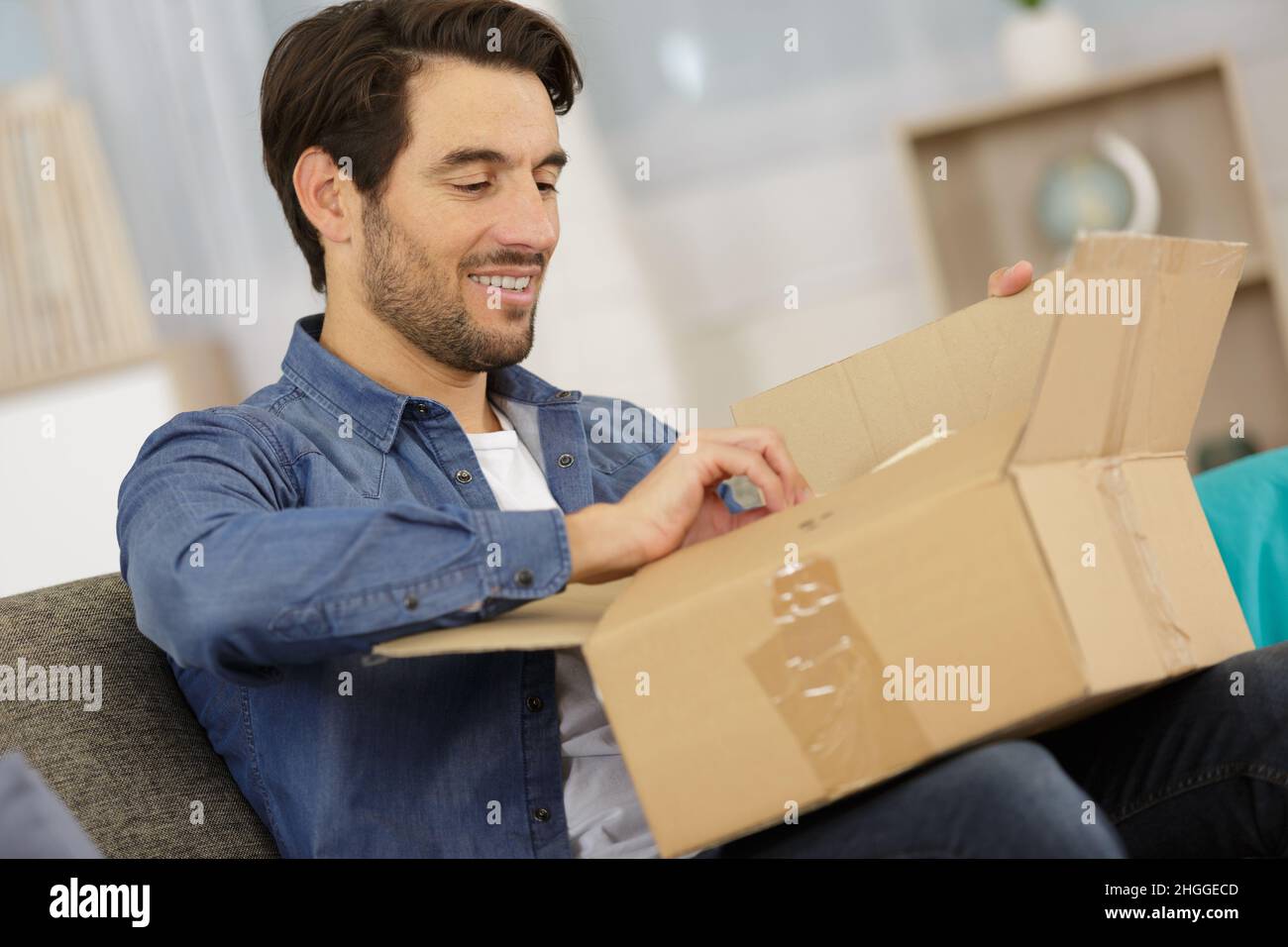 Surprised unbox hi-res stock photography and images - Alamy