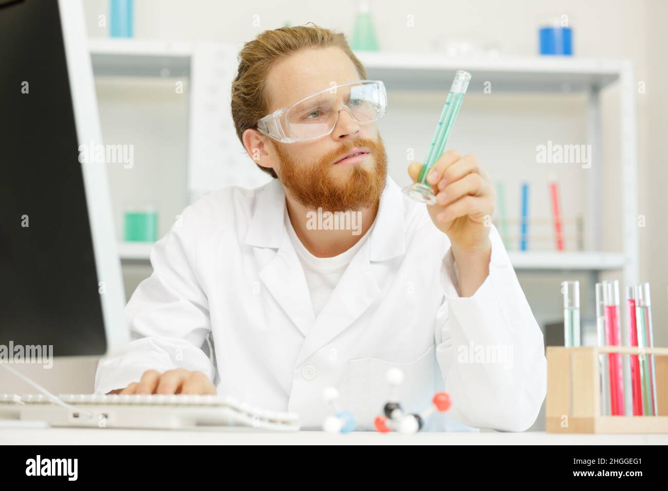 Working in a lab hi-res stock photography and images - Alamy
