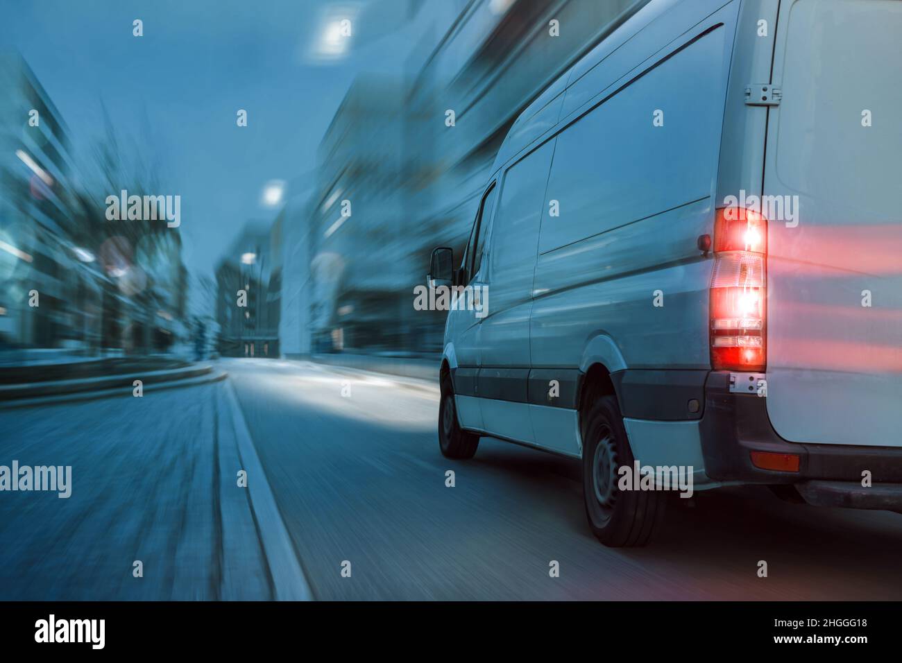 Delivery truck night hi-res stock photography and images - Alamy
