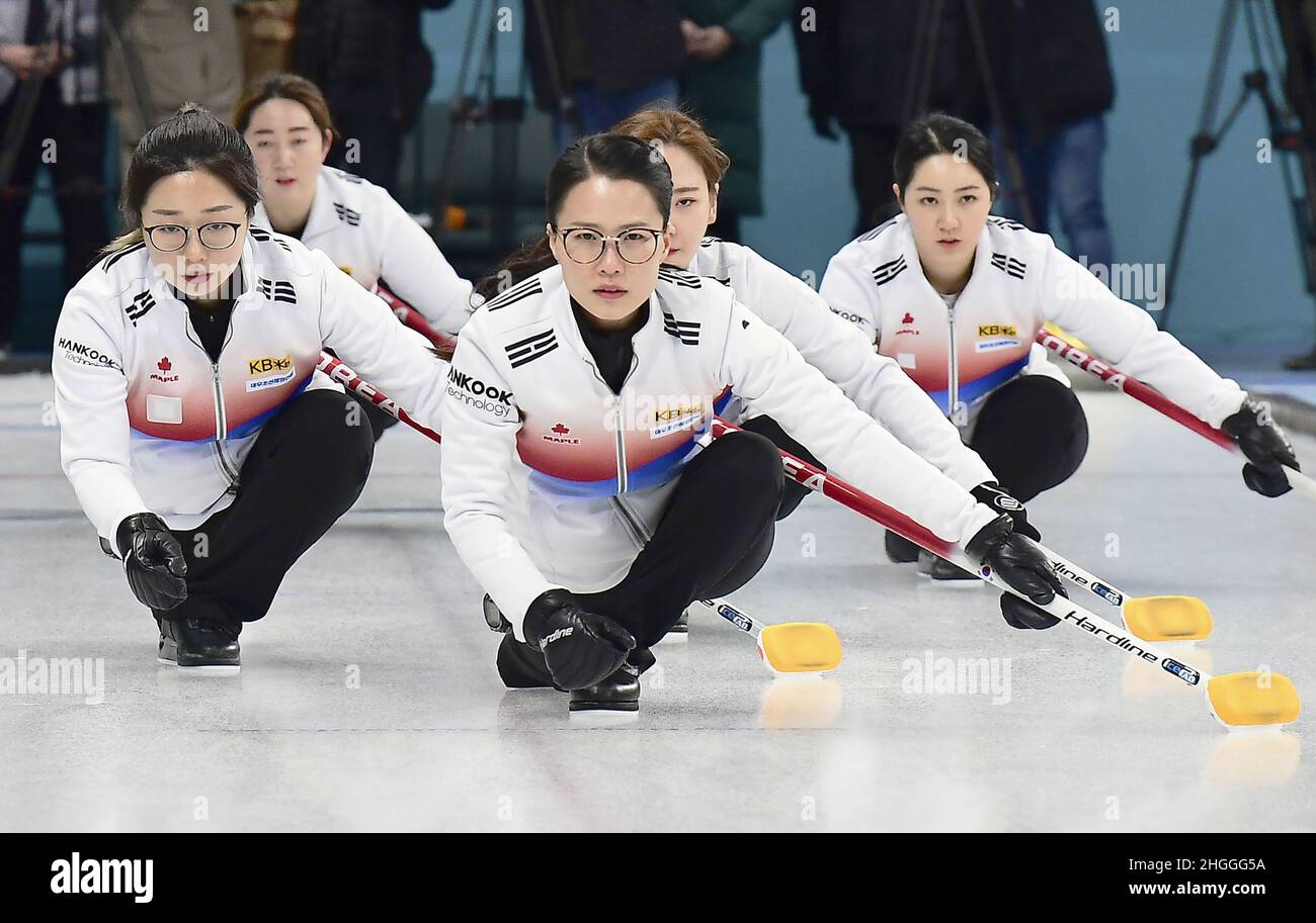 The South Korean women's national curling team trains in Gangneung ...