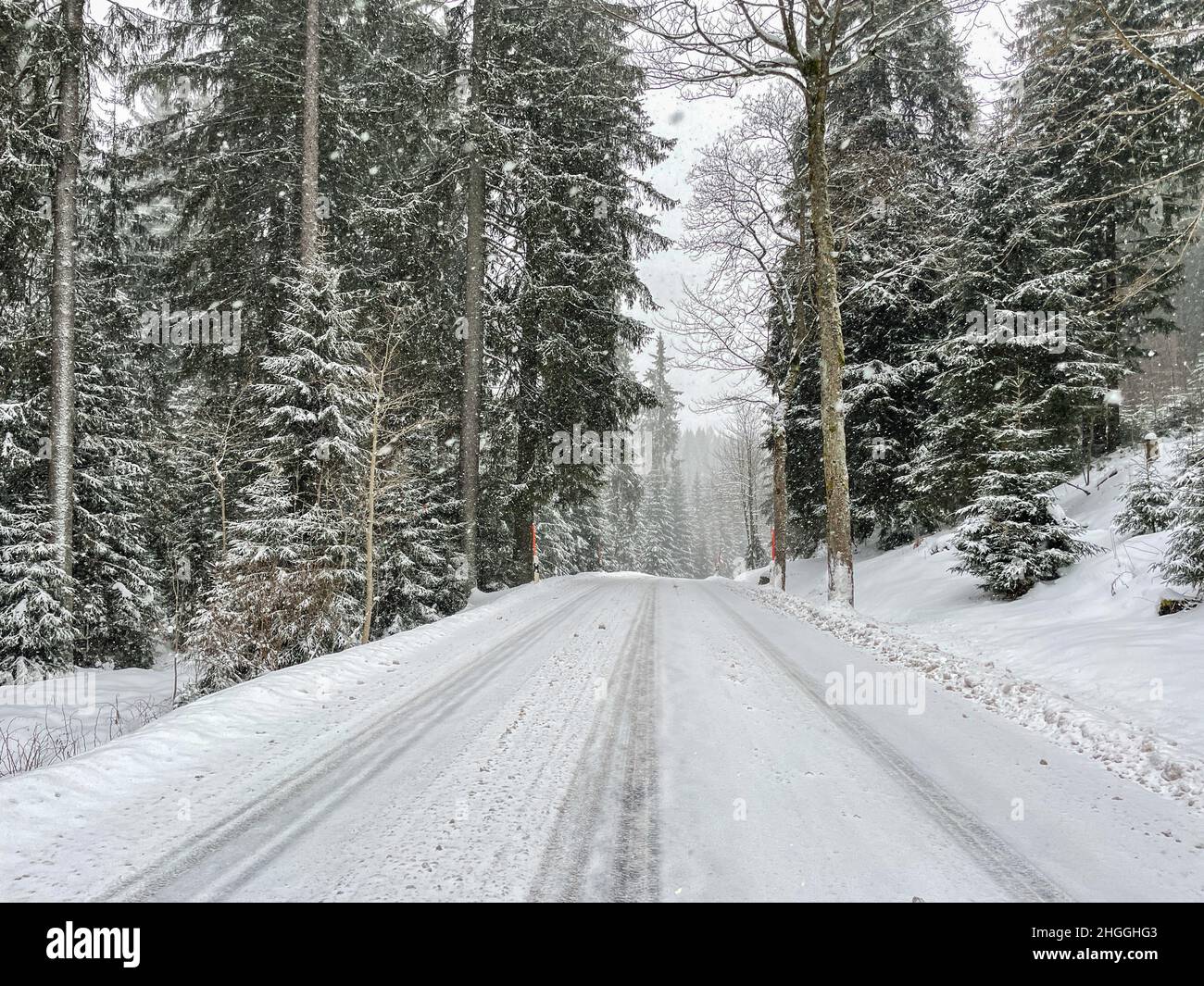Roadway snow germany hi-res stock photography and images - Alamy