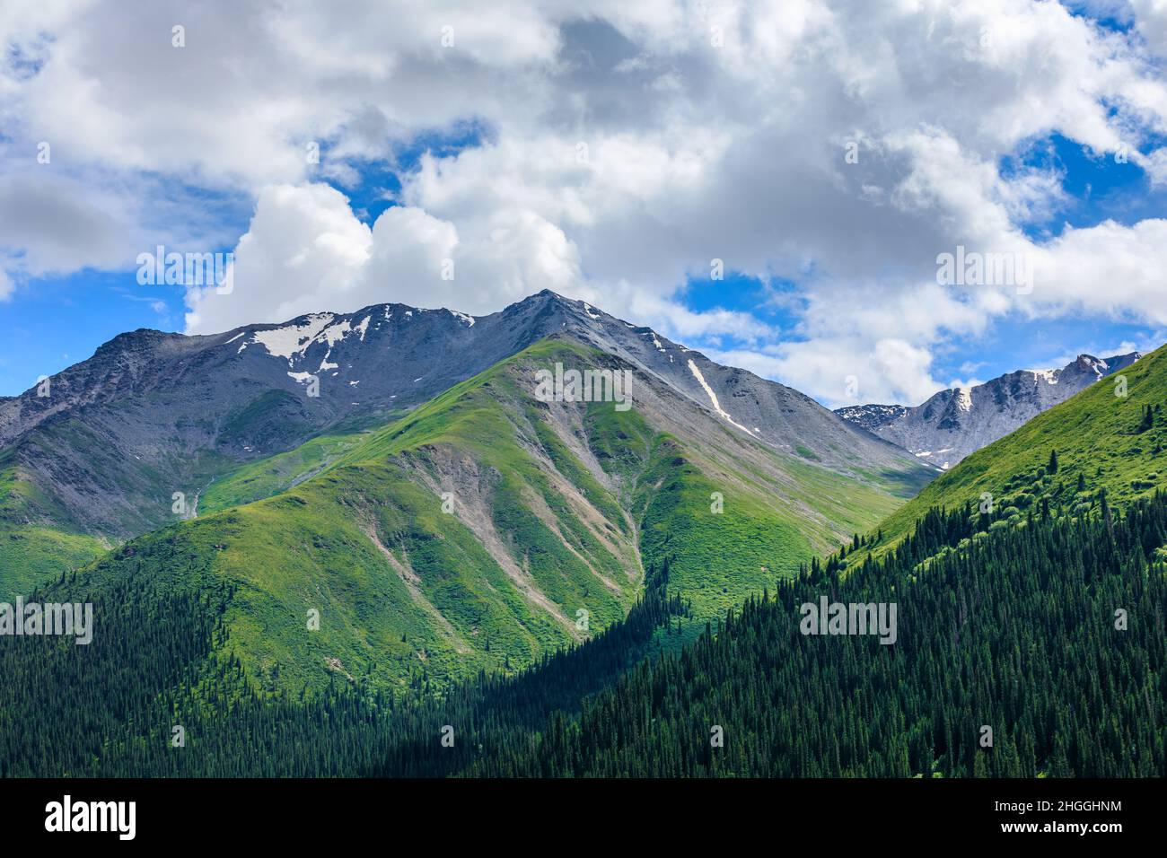 The magnificent natural scenery of Tianshan Mountains,Xinjiang,China ...