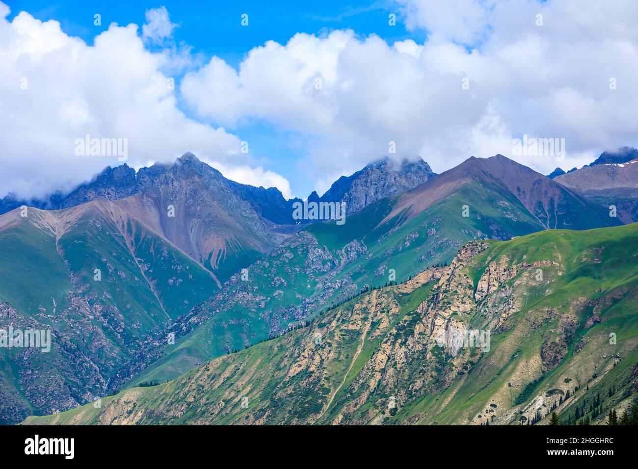 The magnificent natural scenery of Tianshan Mountains,Xinjiang,China ...