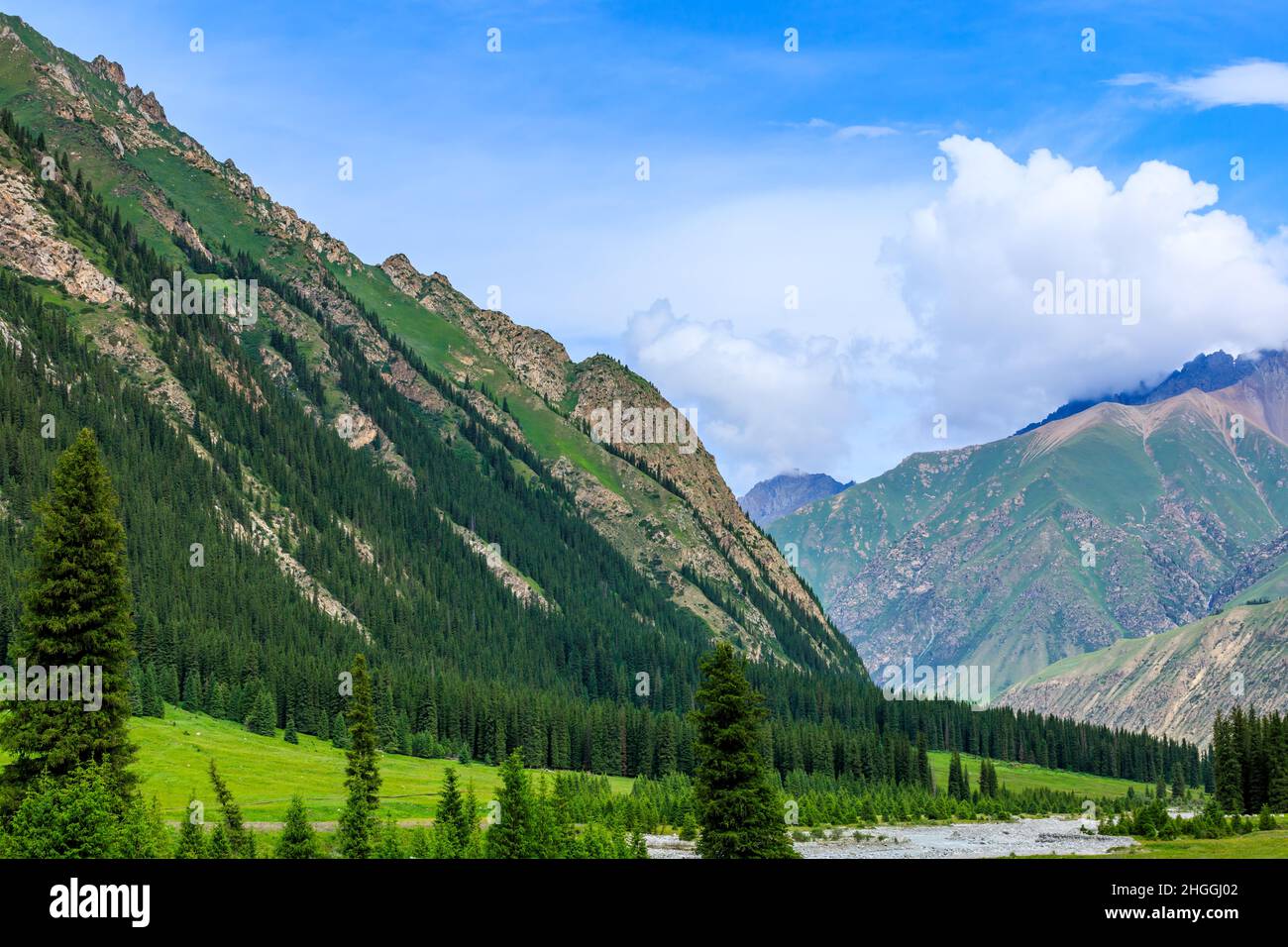 The magnificent natural scenery of Tianshan Mountains,Xinjiang,China ...