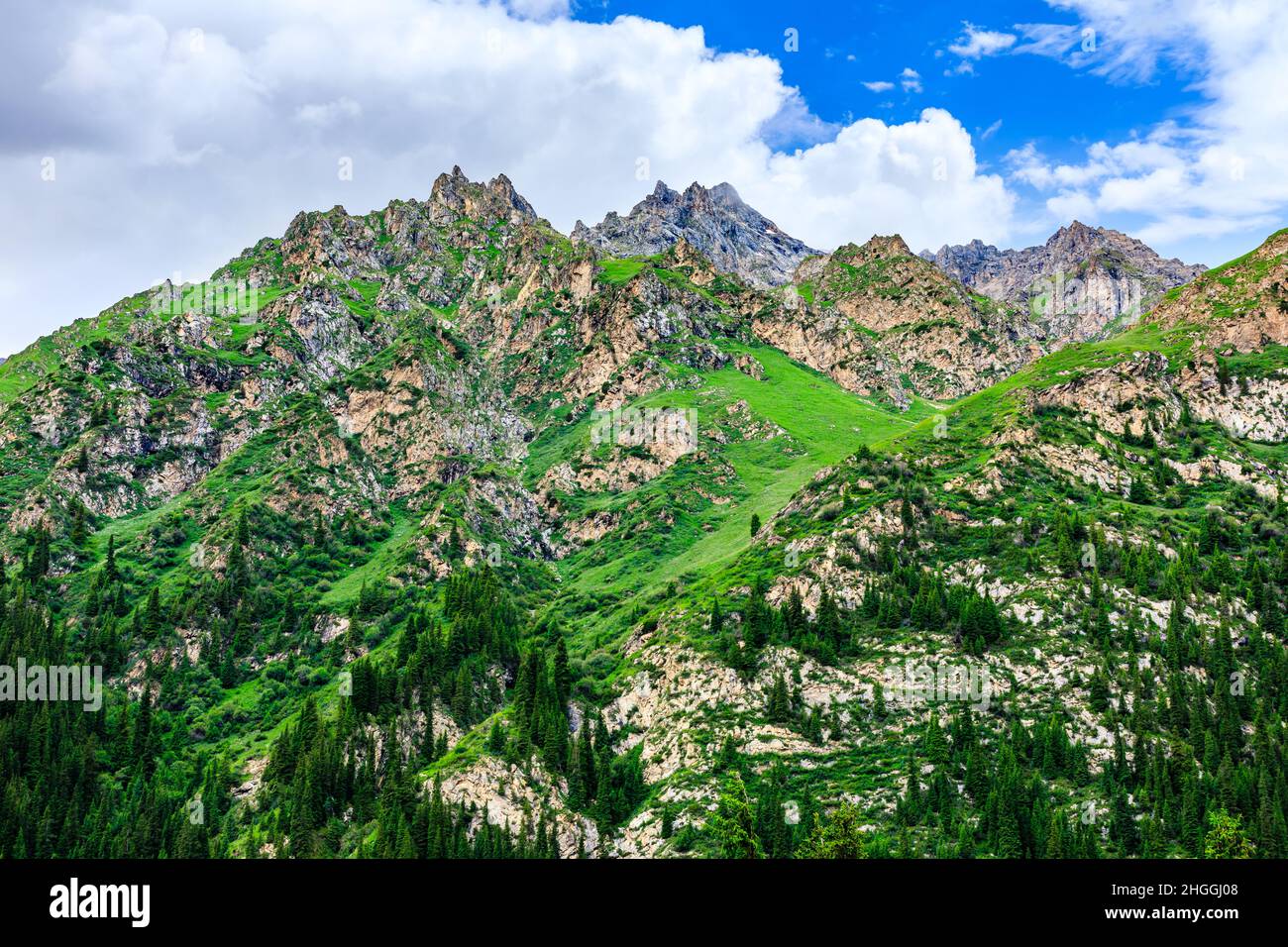 The magnificent natural scenery of Tianshan Mountains,Xinjiang,China ...