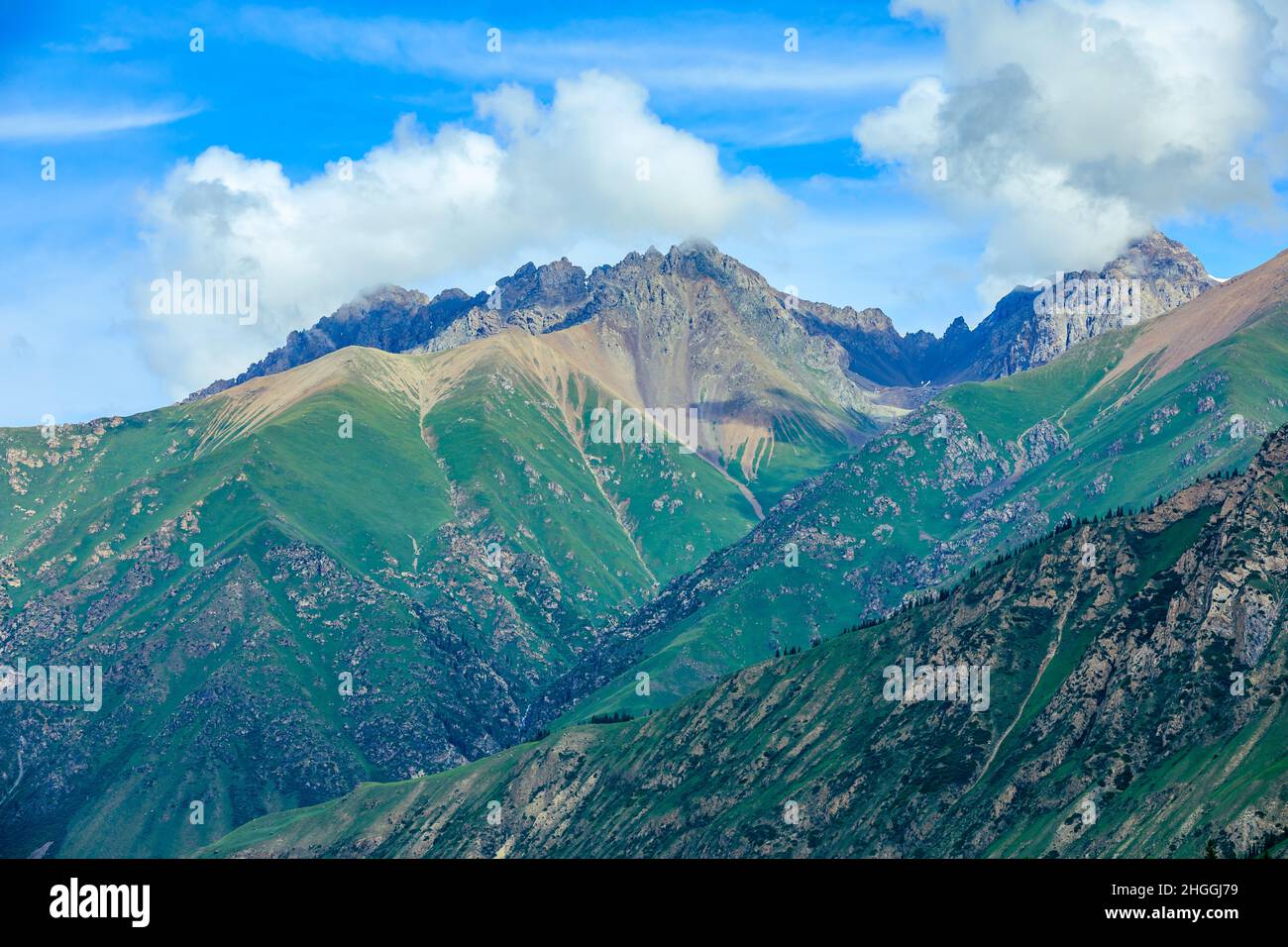 The magnificent natural scenery of Tianshan Mountains,Xinjiang,China ...