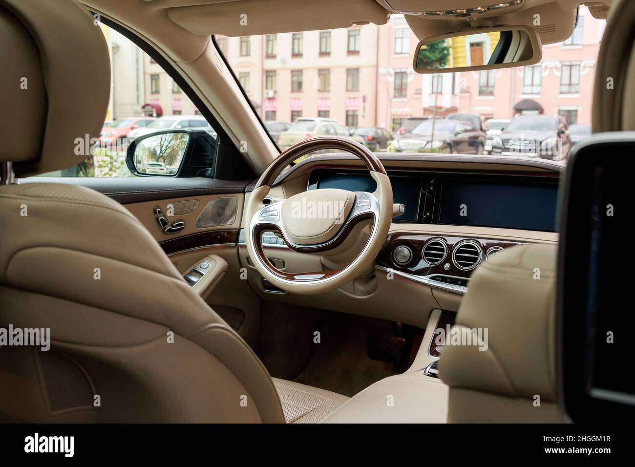 Luxury vip car hi-res stock photography and images - Alamy