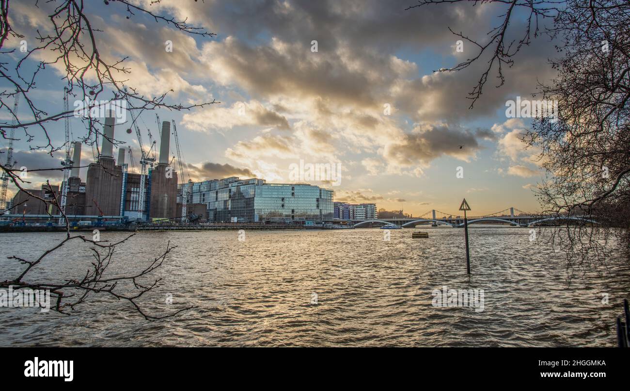 Albert Bridge, London Albert Bridge is a road bridge over the Tideway ...
