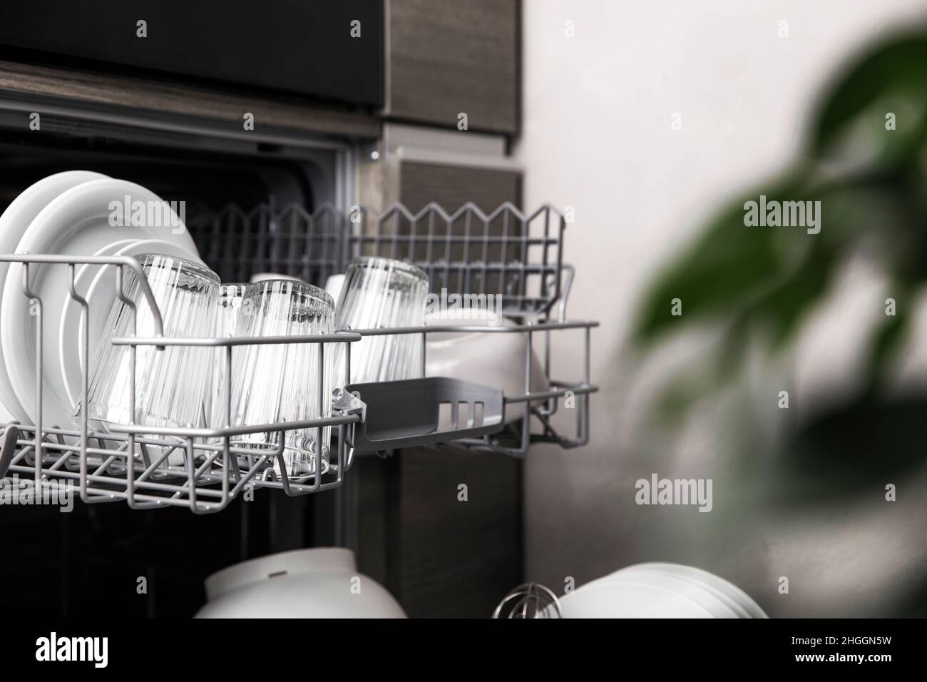 Kitchen dishwasher washing machine hi-res stock photography and images ...