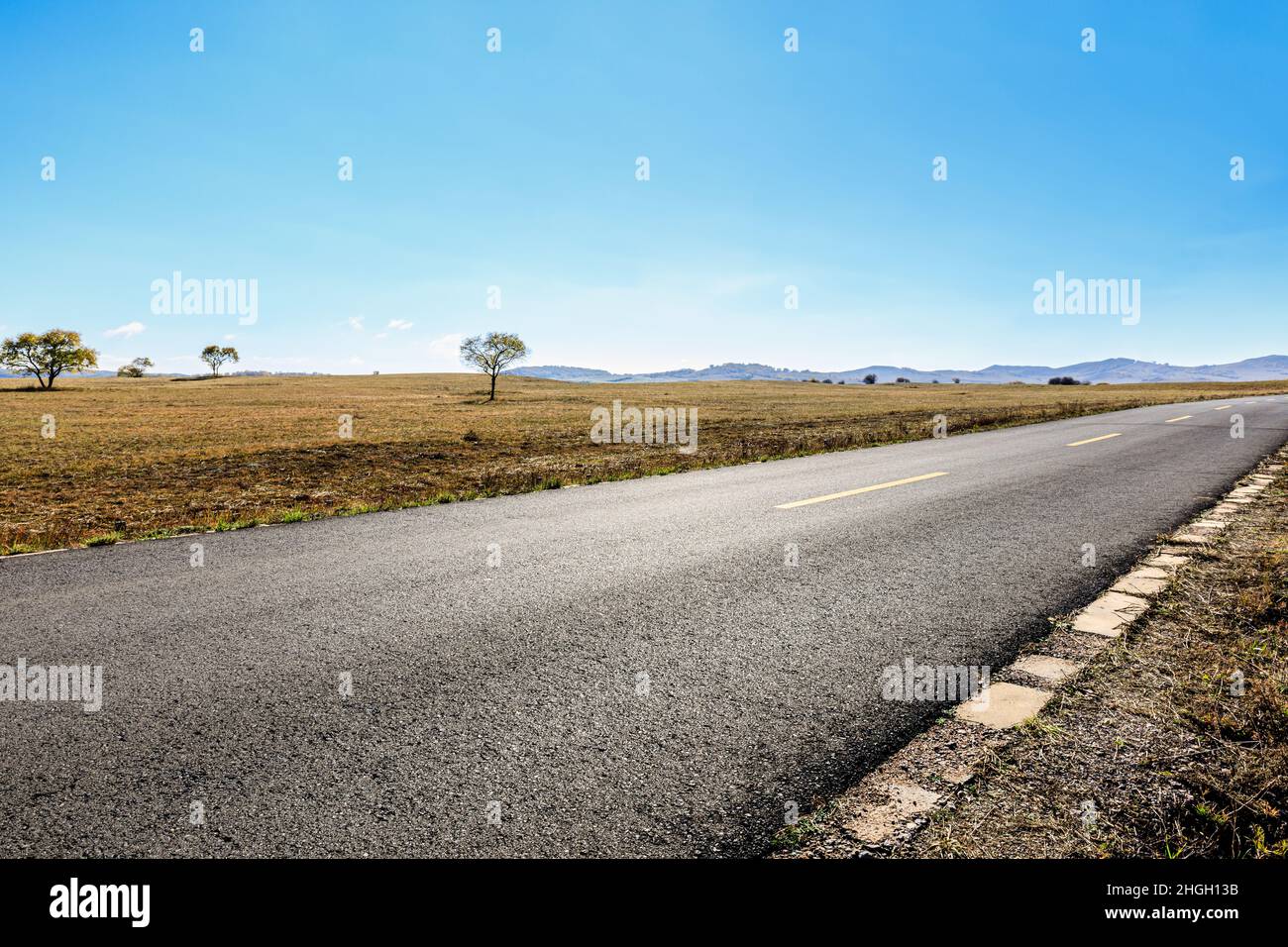 Empty asphalt road ground hi-res stock photography and images - Alamy