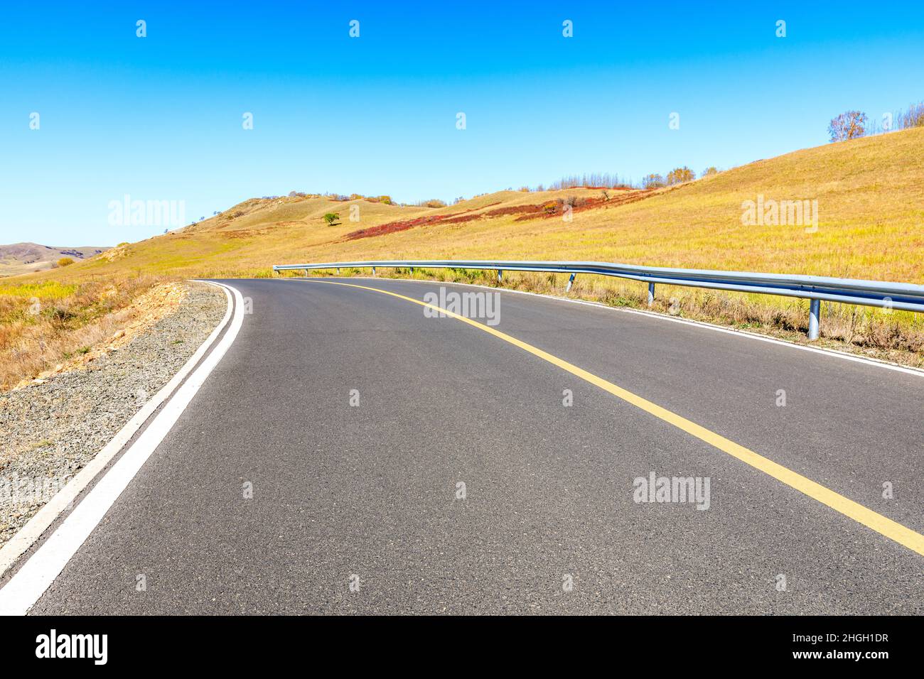 Empty asphalt road ground hi-res stock photography and images - Alamy