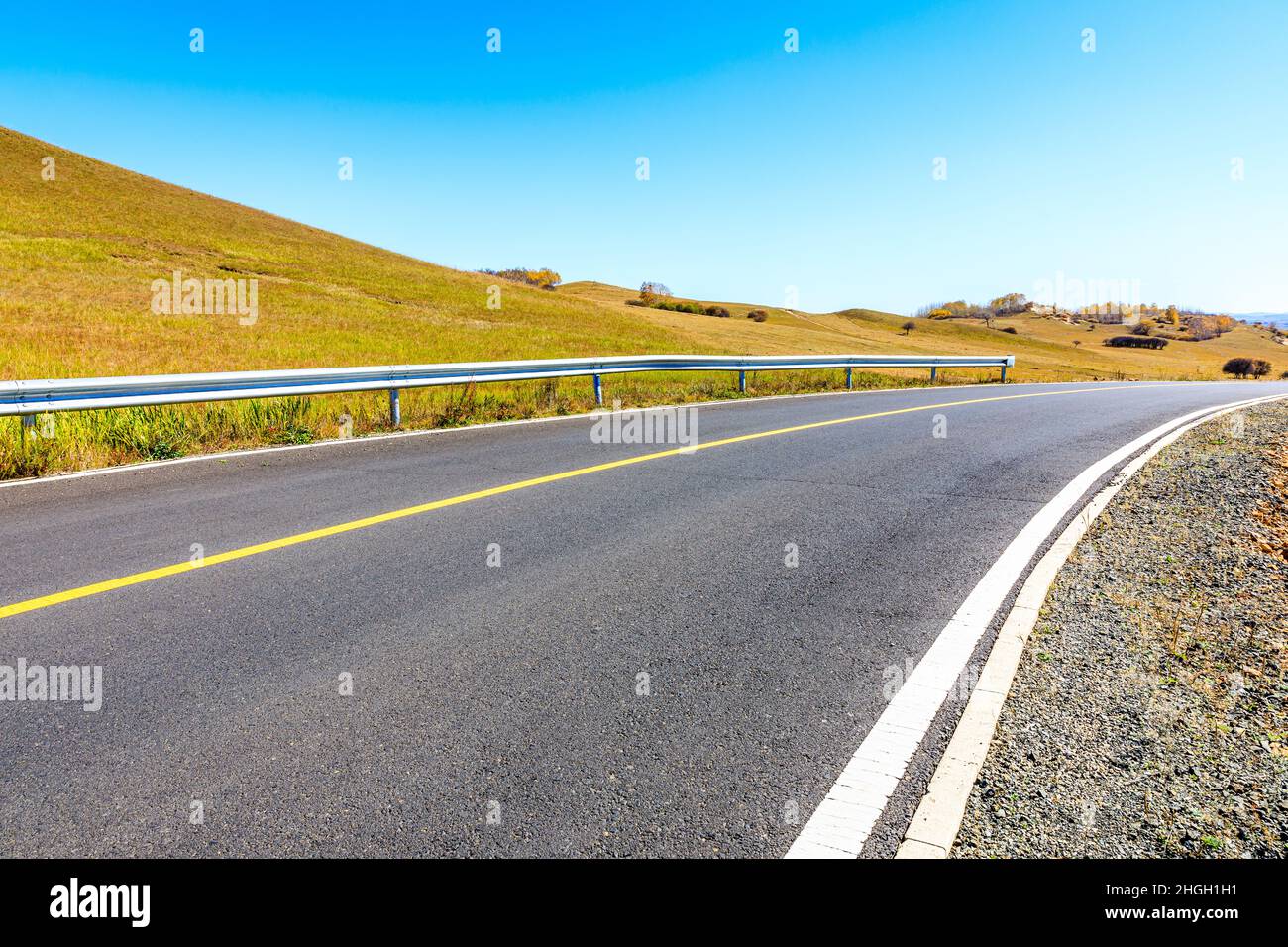Beautiful empty autumn road hi-res stock photography and images - Alamy