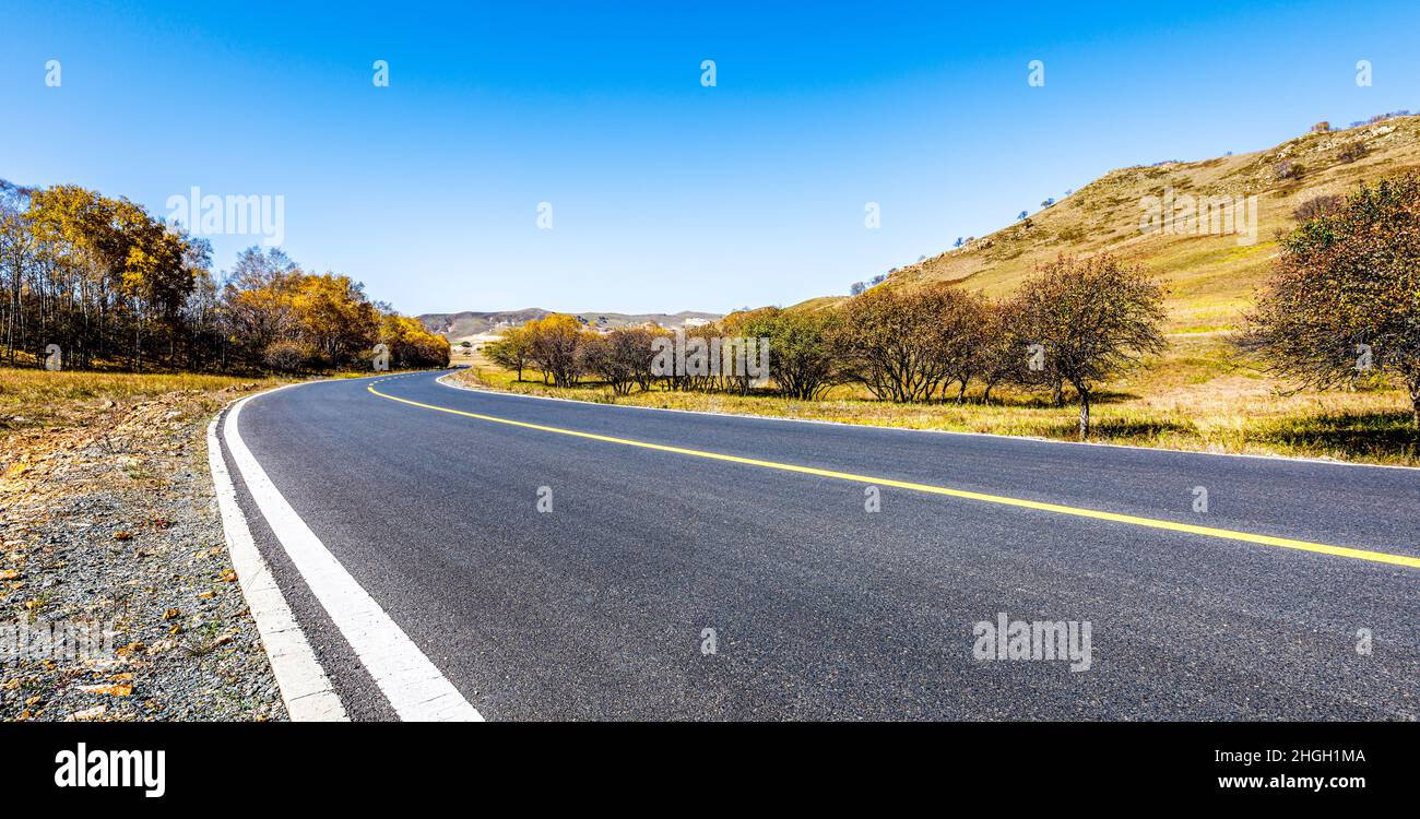 Landscape asphalt road forest hi-res stock photography and images - Alamy