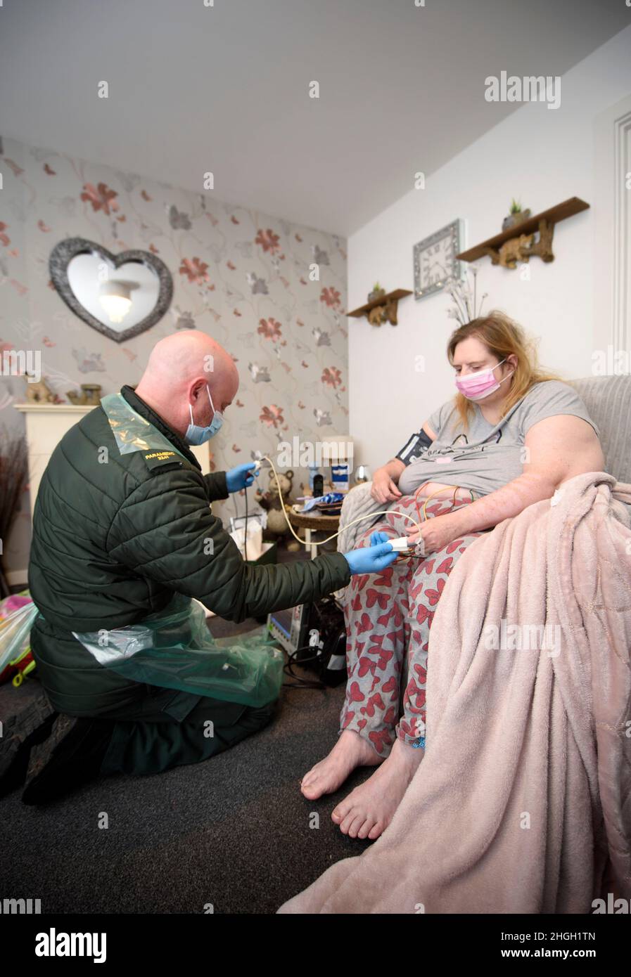 Paramedic uk uniform ambulance hi-res stock photography and images - Alamy