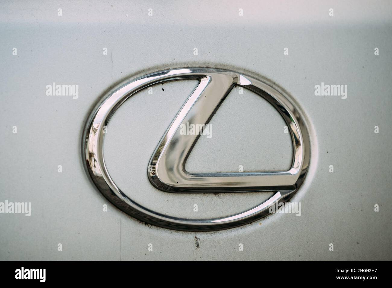 Logo lexus car brand hi-res stock photography and images - Alamy