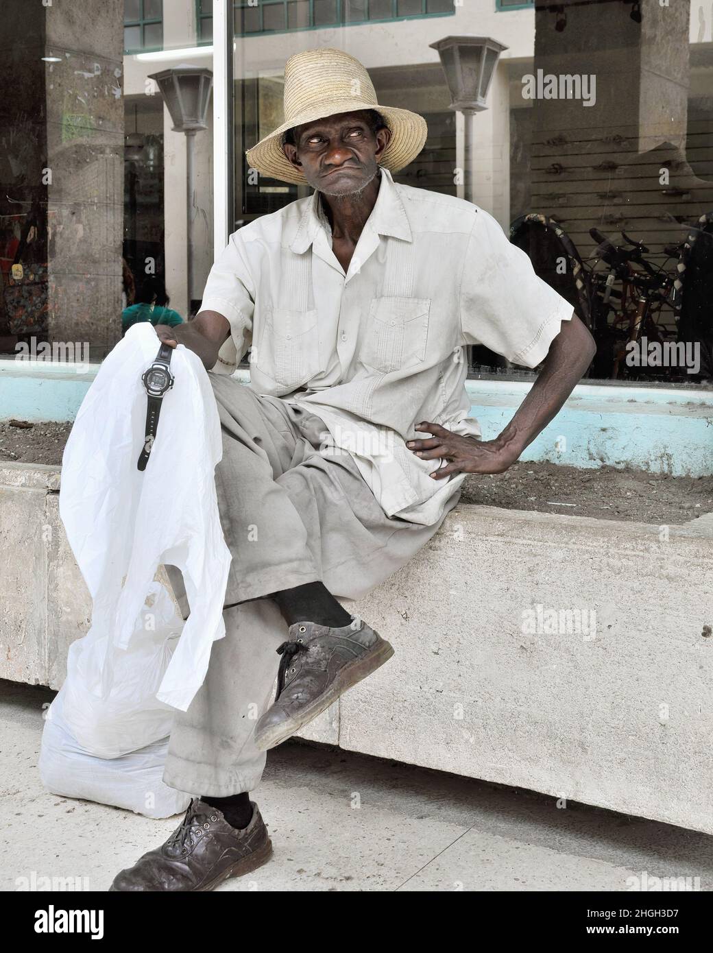 Man selling bags hi-res stock photography and images - Alamy