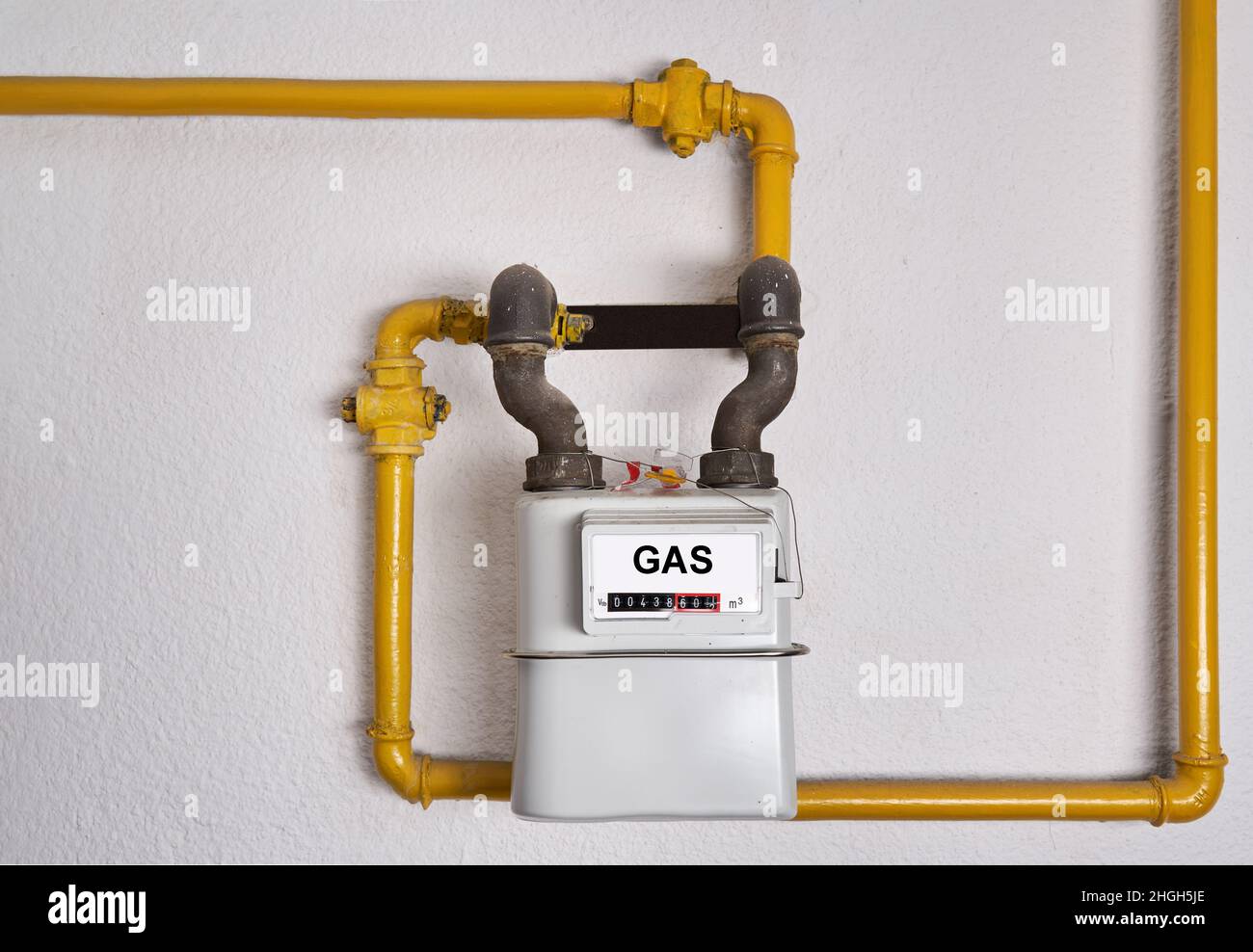 Closeup of a natural gas meter mounted on the pipeline Stock Photo - Alamy