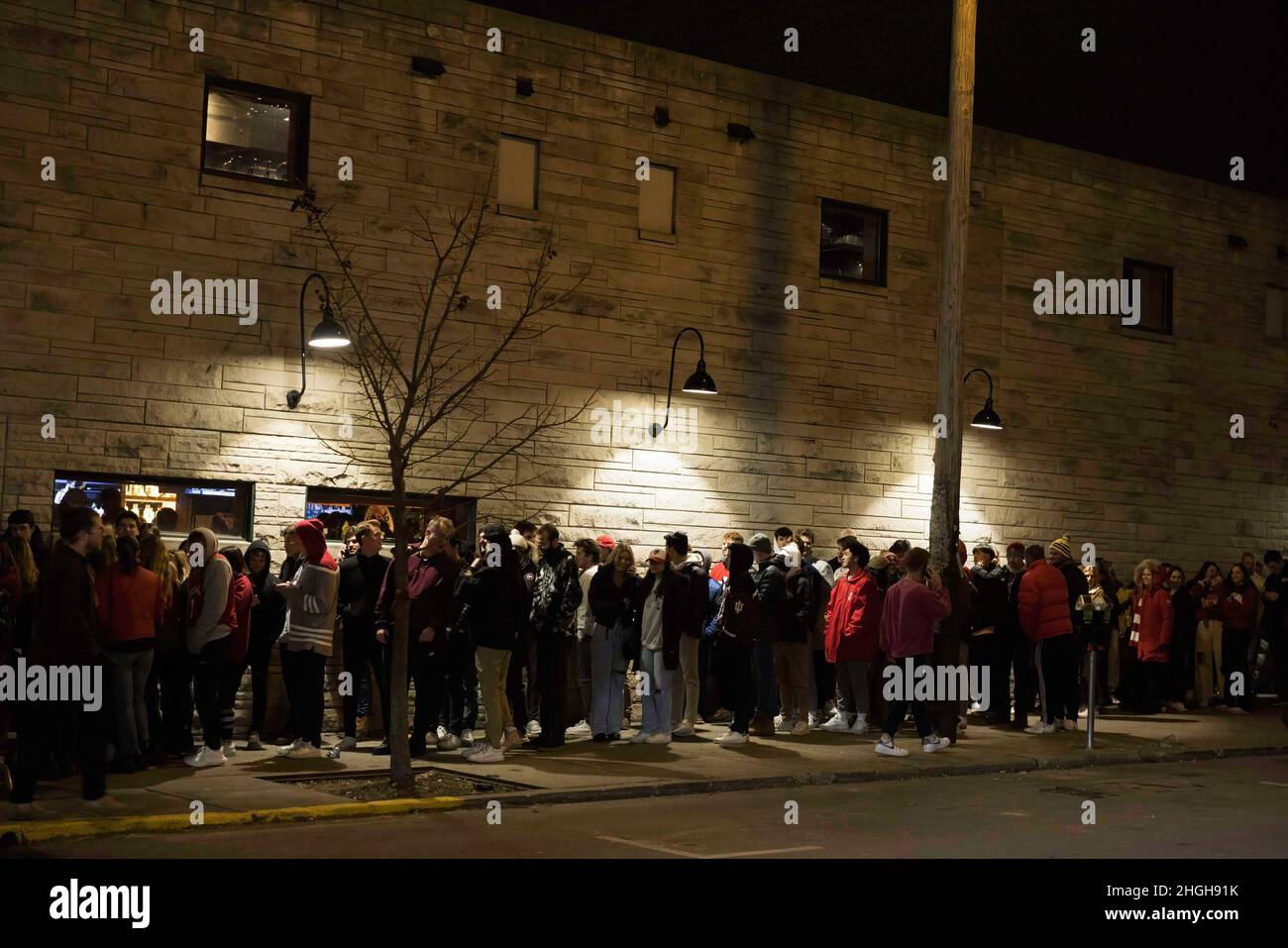 Indiana University basketball fans line up outside Kilroy’s on Kirkwood ...