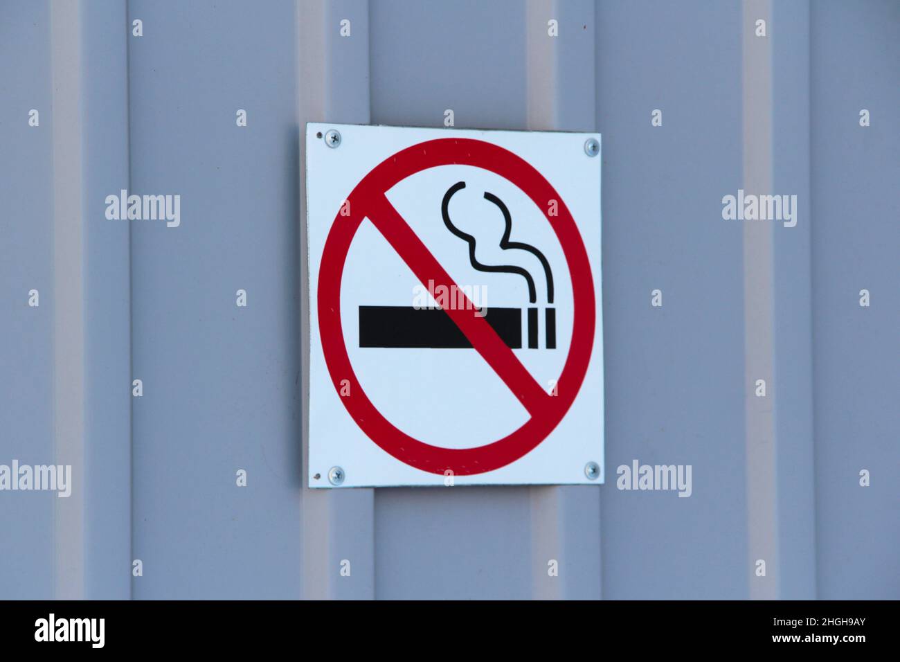 Crossed out cigarette hi-res stock photography and images - Alamy