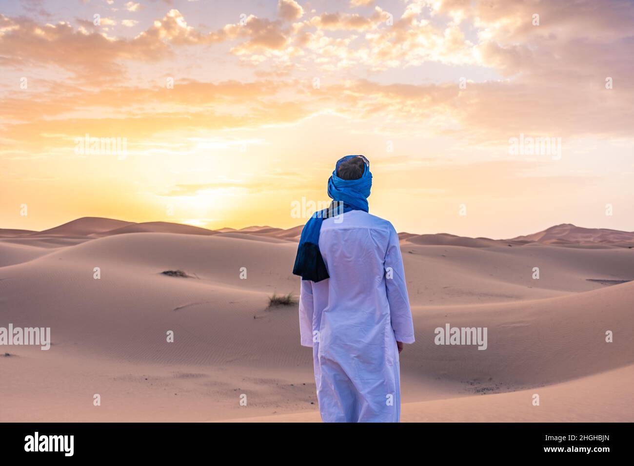 Young arabic man wearing traditional berber clothes in the Sahara ...